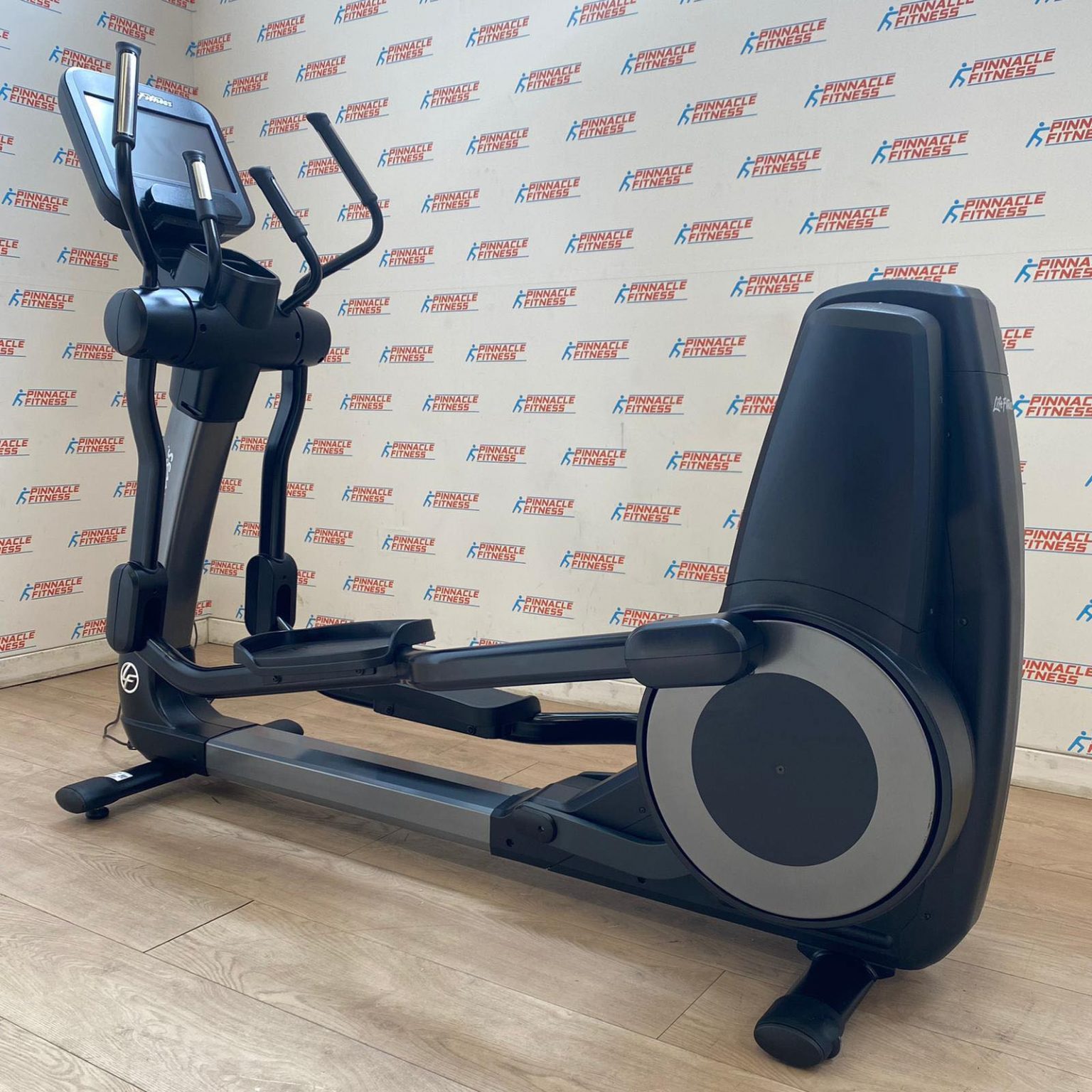 Life Fitness 95X Elevation Cross Trainer Discover SE3 Wifi Anthracite ...