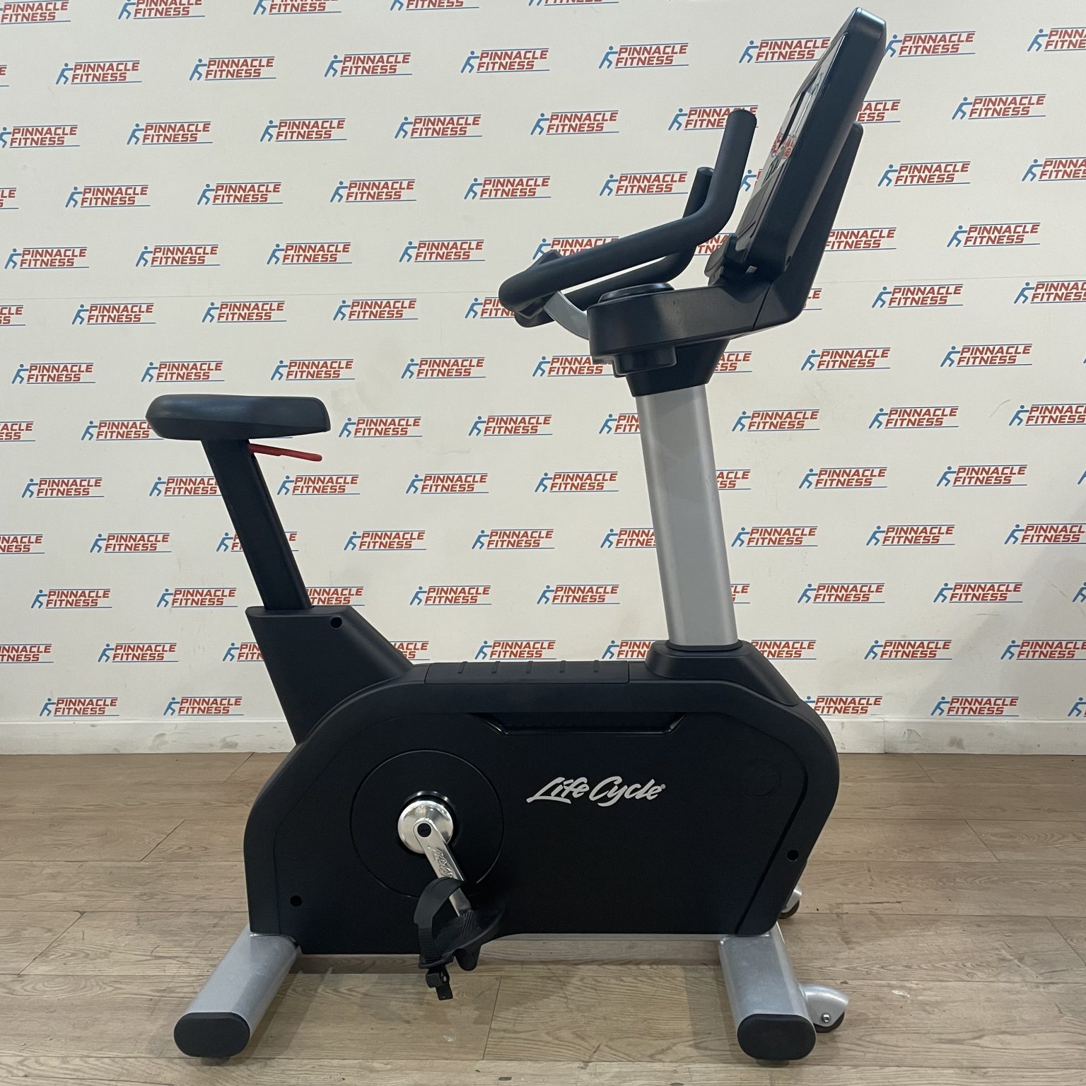 Life Fitness Club Series Plus Upright Exercise Bike - Pinnacle Fitness